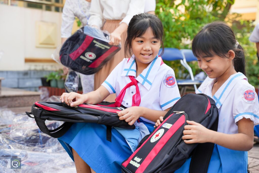 Learning Beyond Textbooks: Vietnamese Children Receive UXO Awareness Backpacks – RENEW